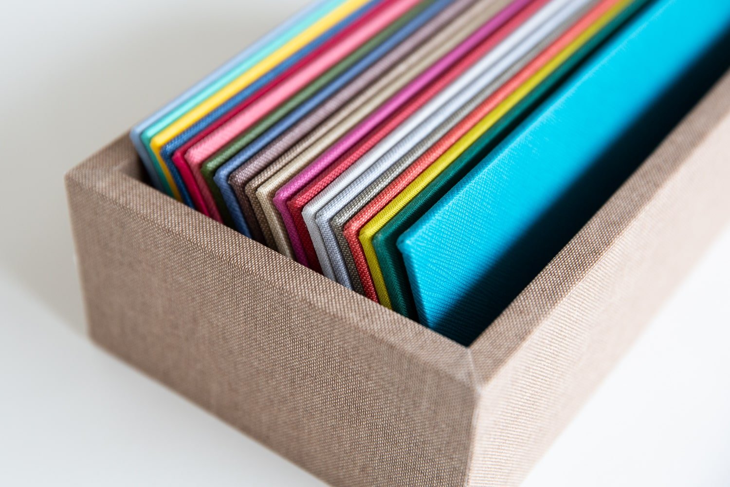 Luxe sample materialen box | 20 materialen – Yellow Rebel